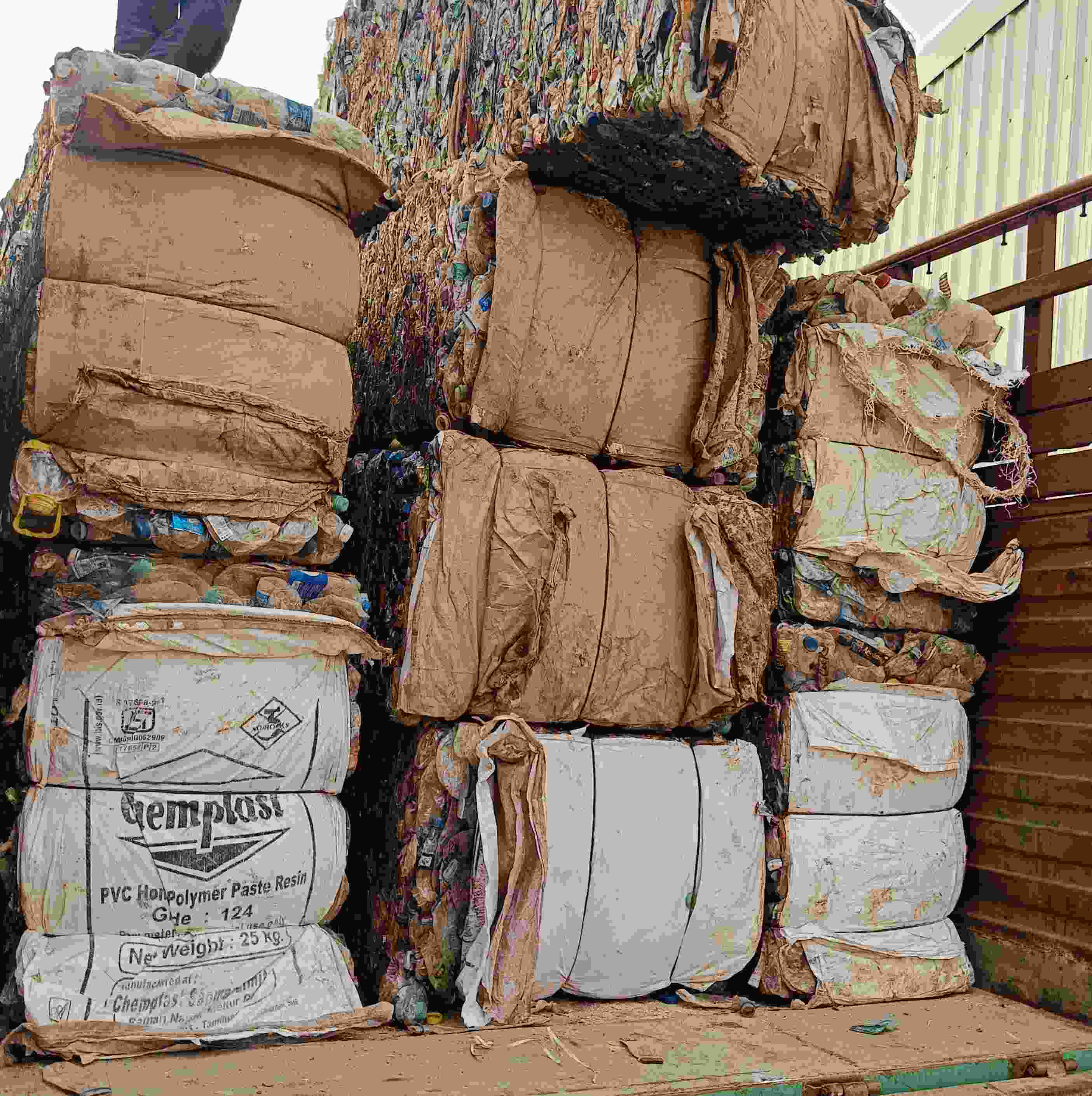 Buy & Sell PET Bottle, Plastic, Flakes, Scrap, Strap, Bales - Plastic4trade